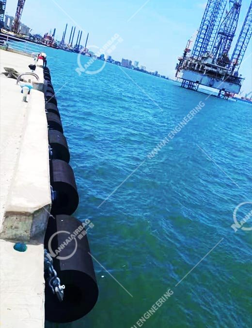 Cylindrical Rubber Fender - pneumatic fenders_yokohama fender_vessel ...