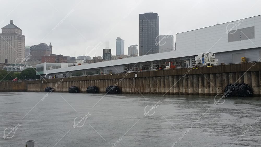 Applications And Price of Floating Fenders - pneumatic fenders_yokohama ...