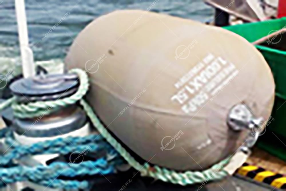Applications And Price of Floating Fenders - pneumatic fenders_yokohama ...